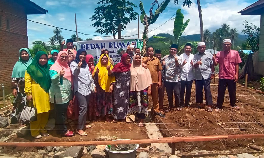 Lagi, Mitra Manindo Bedah Rumah Warga - Mandailing Online